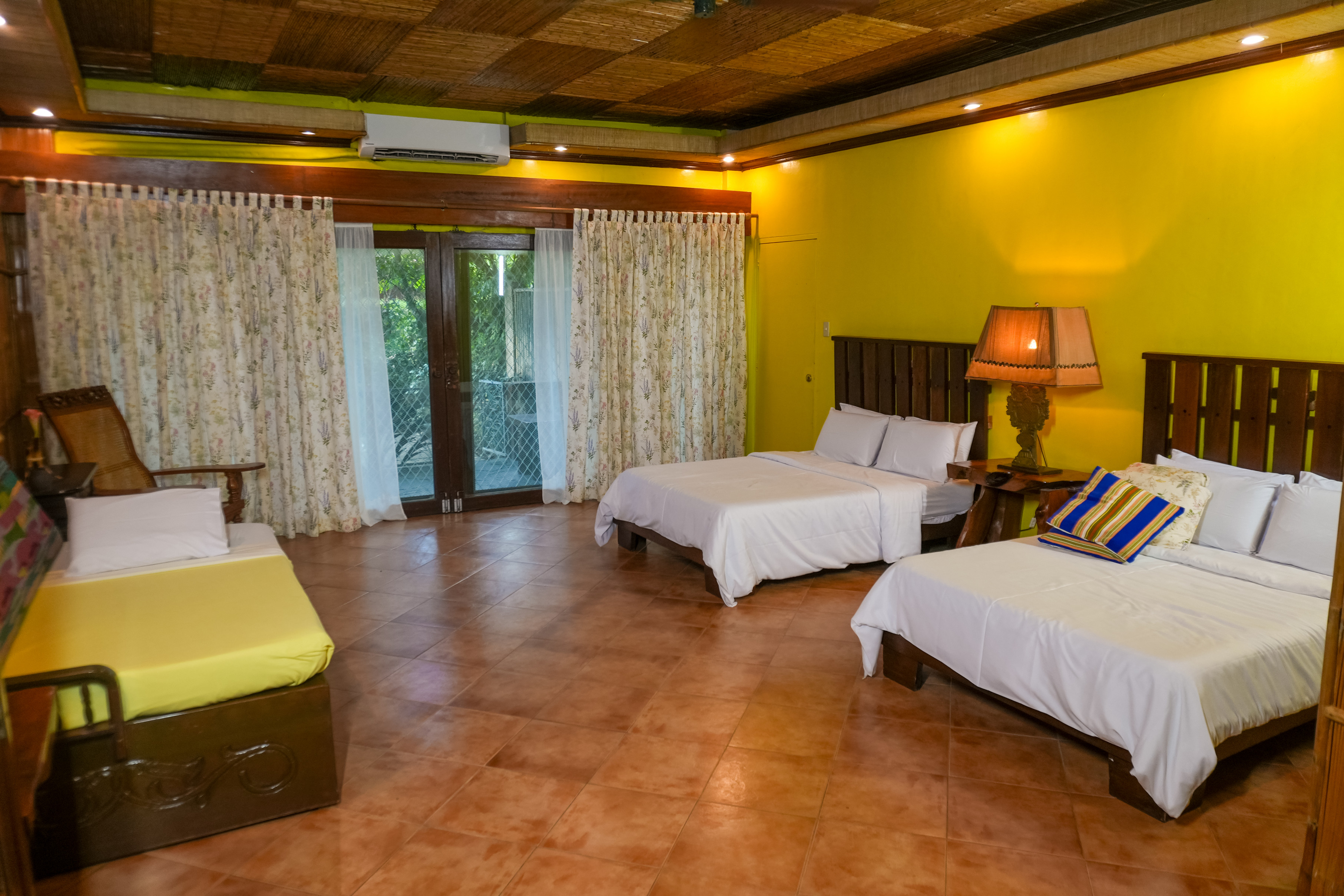 Villa Escudero - Stay With Us