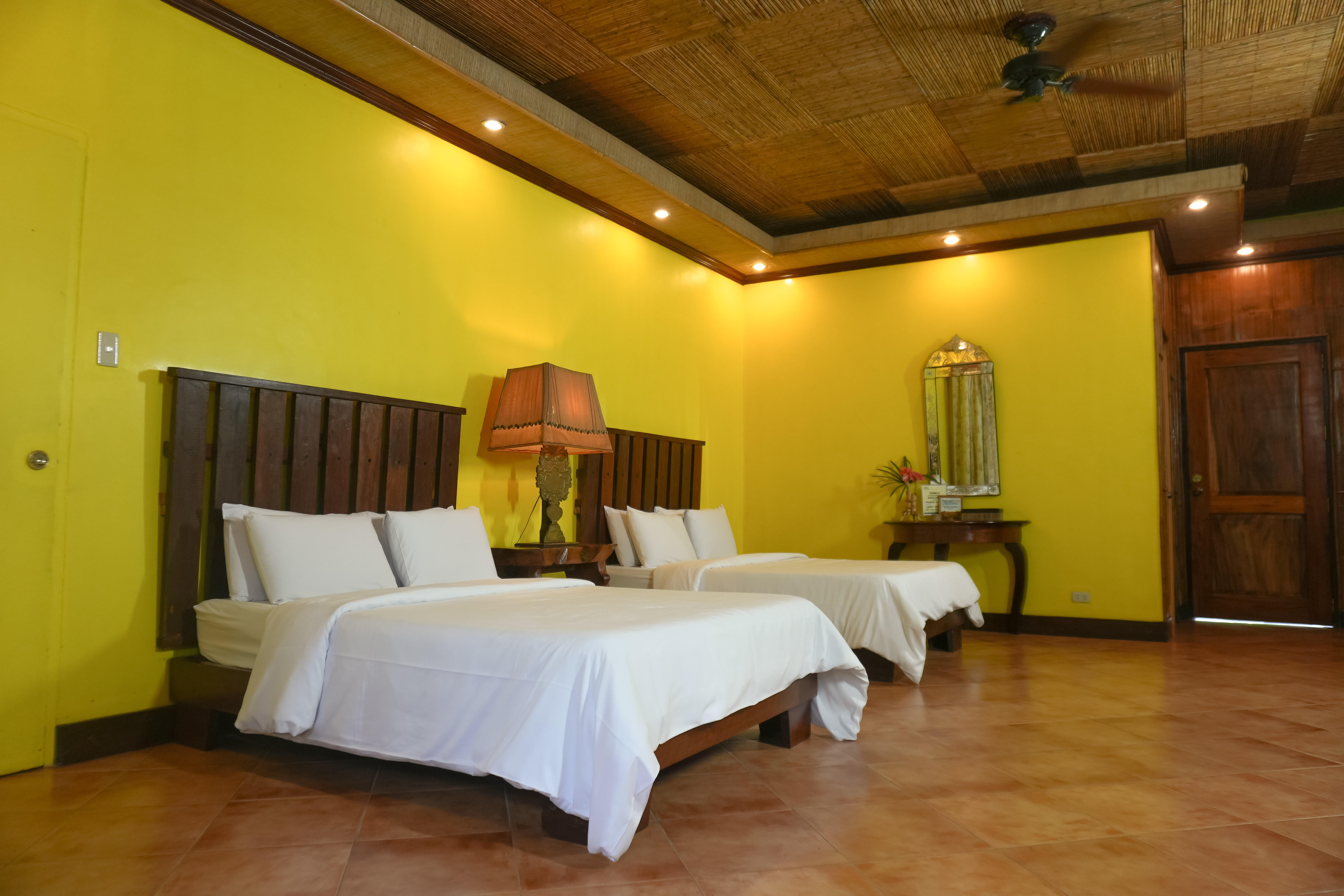 Villa Escudero - Stay With Us